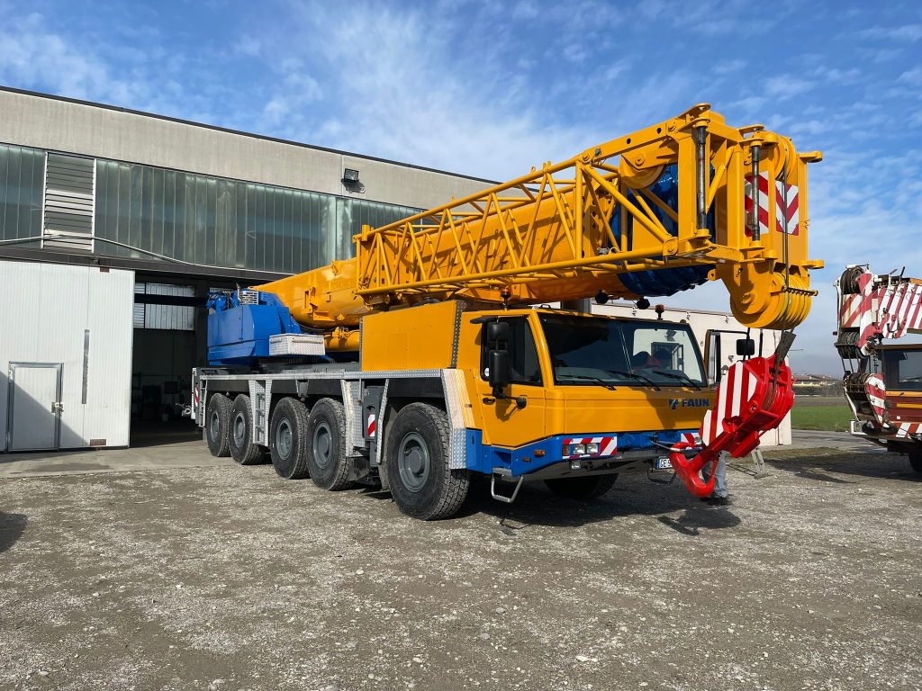 Gru mobile: una guida per scegliere e lavorare in sicurezza