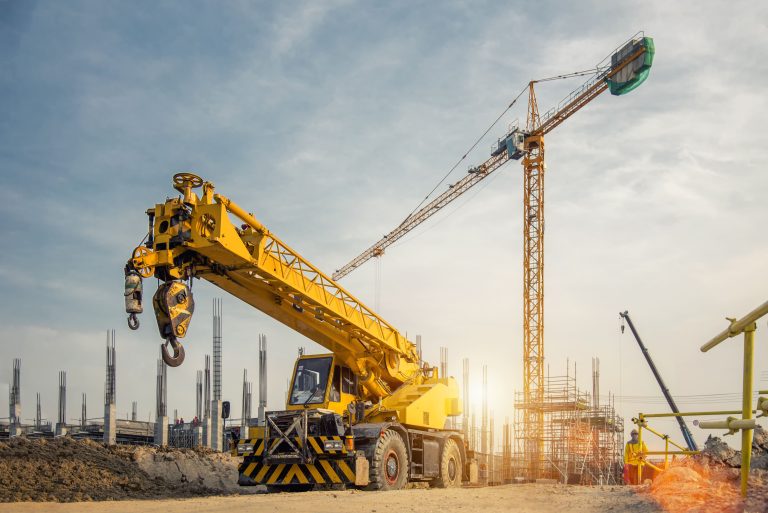 Gru da cantiere: caratteristiche e impiego professionale